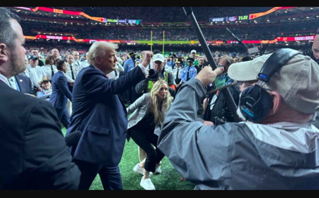 Donald Trump Walks Into Superdome The Crowd’s Reaction Left Him In ...